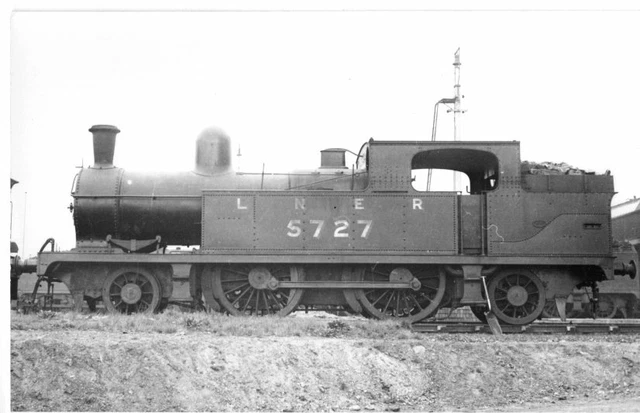 RAIL PHOTO LNER GCR 242t F1 5727 Neasden shed London 2view £2.39 ...