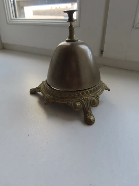 ANCIENNE CLOCHETTE DE service table hôtel en métal dorée EUR 15,00 ...