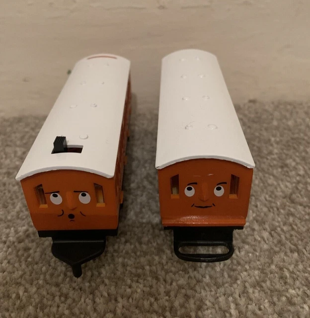 HORNBY THOMAS THE Tank Annie And Clarabel Carriages Battery Powered £9. ...