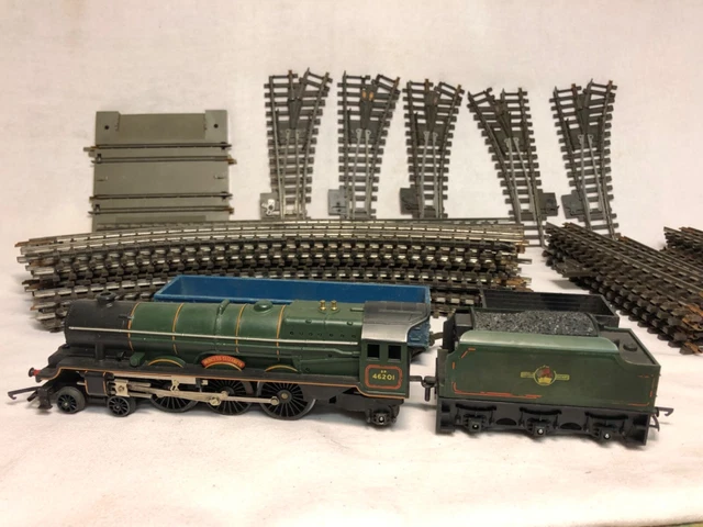 TRIANG TRAIN SET with Princess Elizabeth locomotive, 2 Wagons + Track ...