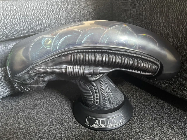 THE ALIEN QUADRILOGY: 25th Anniversary Collector's Alien Head DVD SET £ ...