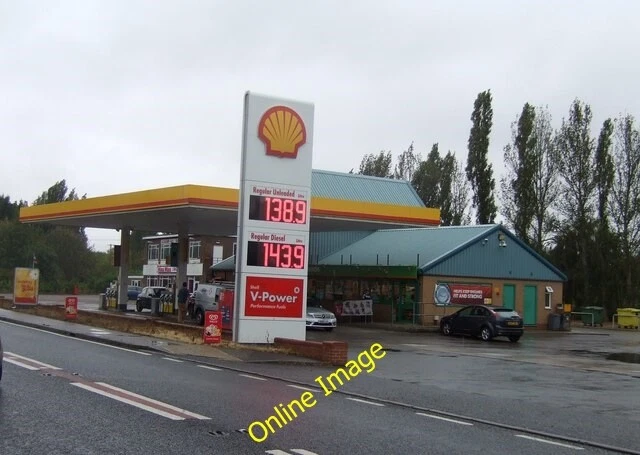 PHOTO 6X4 SERVICE station on the A47 Guyhirn Near Guyhirn. c2012 £1.80 ...