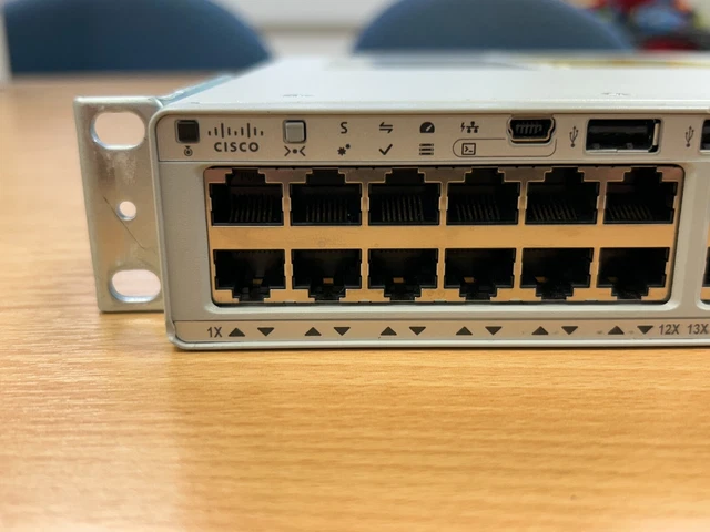 INTERRUTTORE CISCO C9200L-48P-4G-E V01 - PICCOLO CHIP NEL PANNELLO ...