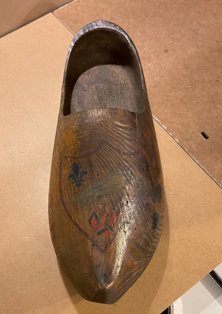 UN SABOT EN bois artisanal ancien décoré couronnes et fleurs de lys EUR ...