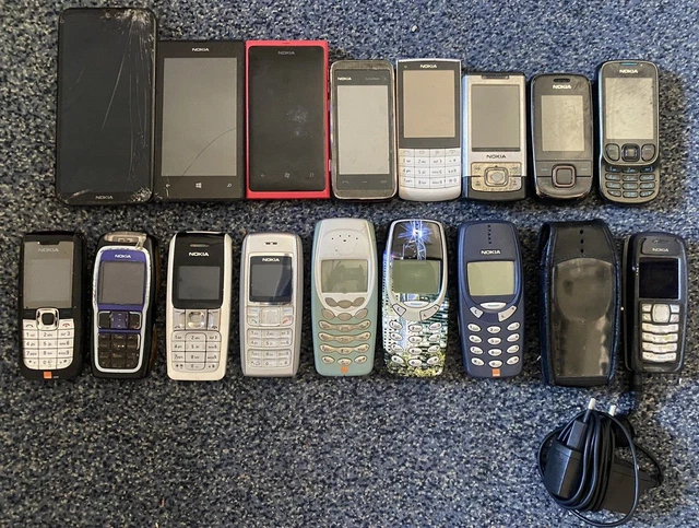 LOT 18 TÉLÉPHONES portable vintage NOKIA (3310 etc...) HS à réparer pour pièces EUR 25,00 ...