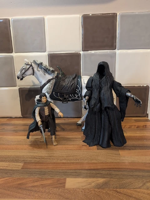 LORD OF THE Rings Asfaloth/Ringwraith/Frodo Light Up Sting Sword Action ...