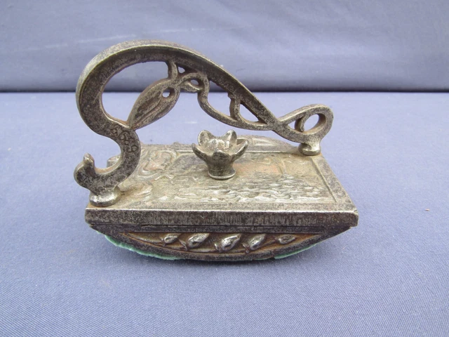 ANCIEN PETIT TAMPON buvard en fonte de fer, régule autre ? art-nouveau ...