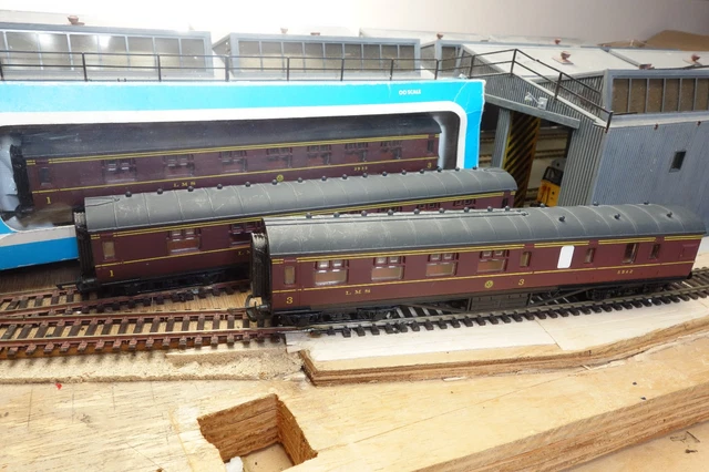 3 X AIRFIX OO LMS Maroon 60ft Bogie Coaches 54202 & 54204 £8.63 ...