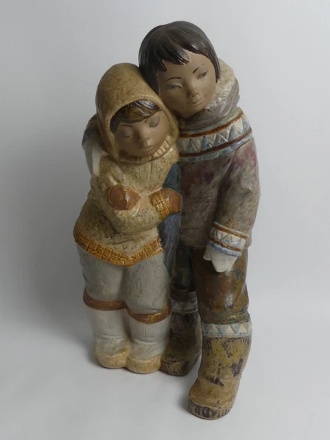 LARGE LLADRO GRES Inuit Boy & Girl Cuddling #2038 Figurine - Retired In ...