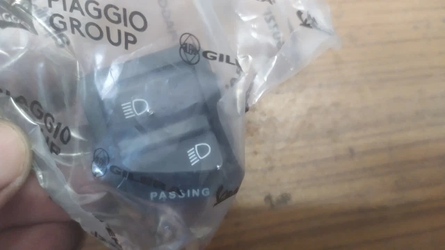 BOUTON COMMUTATEUR DE phare Piaggio Mp3 X8 X9 Liberty Aprilia Fuoco ref ...