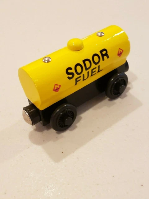 THOMAS TRAIN WOODEN Railway Sodor Fuel Tanker 2000 £8.29 - PicClick UK