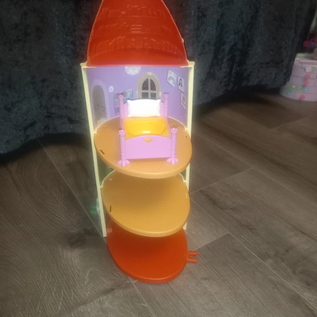 BEN AND HOLLY Plastic Castle Doll's House Tower Playset w/ Bed & Figure ...