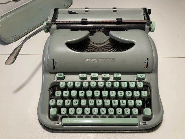 VINTAGE HERMES 3000 Typewriter Swiss-German keyboard layout with Case £ ...