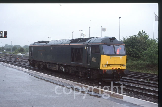 ORIGINAL 35MM DIESEL Railway Slide 60081 Westbury in GWR livery 2002 £1 ...