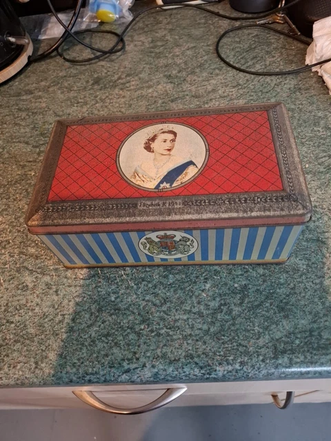 LYONS TEA SOUVENIR Of The Coronation Queen Elizabeth 11 Tin 1953 £10.00 ...