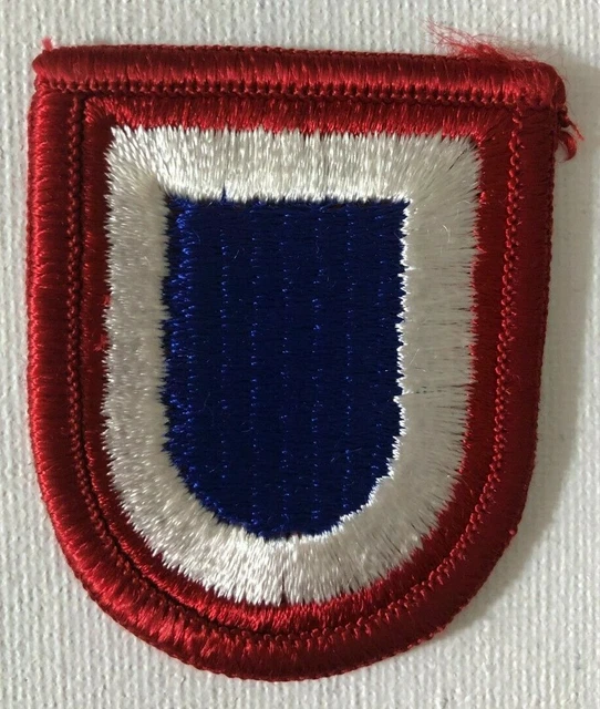 US ARMY 82ND Airborne Division HQ Beret Shield Embroidered Badge ...