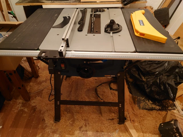 WORKZONE TABLE SAW table saw on legs with spare unused saw blade and ...