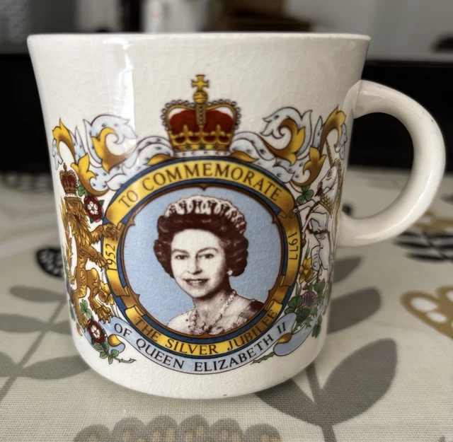 QUEEN ELIZABETH II Silver Jubilee 1952-1977 Vintage Commemorative China ...