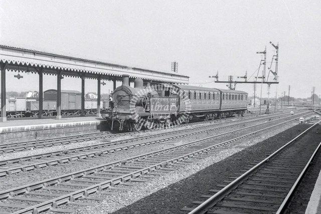 PHOTO BRITISH RAILWAYS Steam Locomotive Class H 31520 at Paddock Wood ...