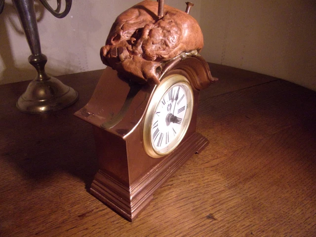 MUMMIFIED HUMAN HEART CLOCK -with life sized human heart replica £35.00 ...