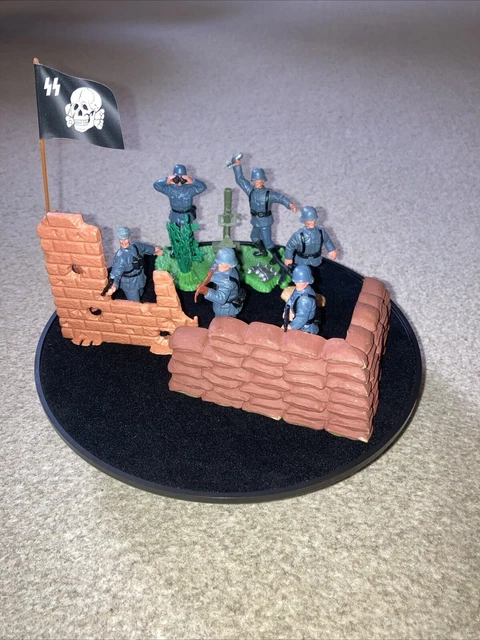 VINTAGE TIMPO GERMAN Infantry Soldiers C/W Ruin Wall And Barricade Look ...