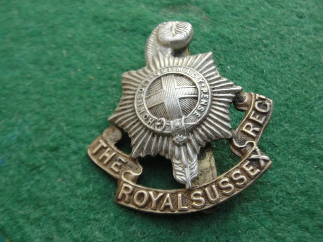 THE ROYAL SUSSEX Regiment Cap Badge Bi-Metal Brass Slider Good For Age ...