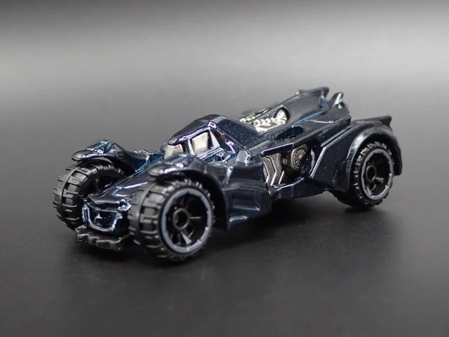 BATMAN ARKHAM KNIGHT Batmobile 1:64 Scale Collectible Diorama Diecast ...