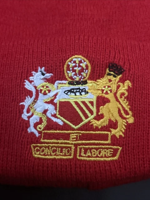 CONCILIO ET LABORE Manchester Coat Of Arms United Vintage Cuffed Bobble ...