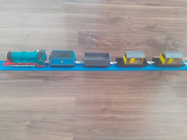 TOMY THOMAS TRACKMASTER gordon with x3 goods wagons vgc very rare £42. ...