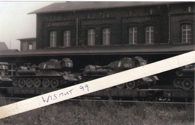 NVA-FOTO OLDTIMER DDR Landstreitkräfte Kettenfahrzeug Panzer T 34 ...