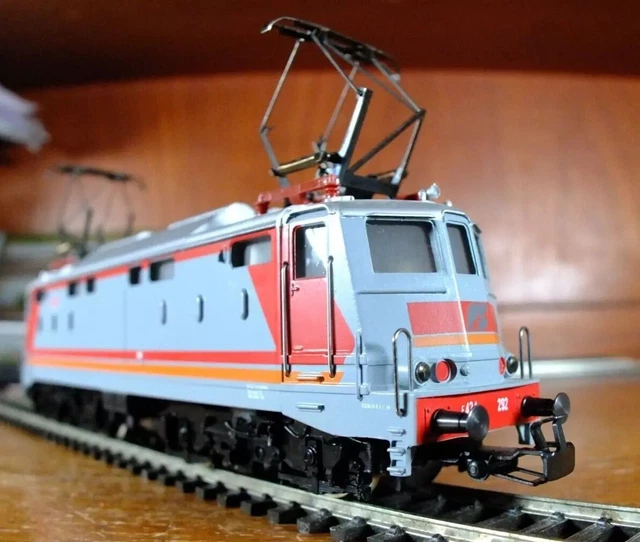 MARKLIN 3162 HO gauge FS E424 electric locomotive in grey/red livery ...
