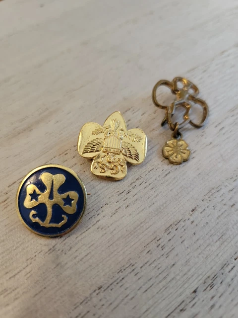 VINTAGE TRADITIONAL GIRL Scout Pin, Traditional WAGGGS Pin -Current ...
