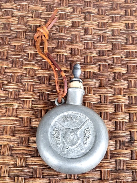 ALTE PULVERFLASCHE METALL Zinn Dekoration Schwarzpulver Schießpulver ...