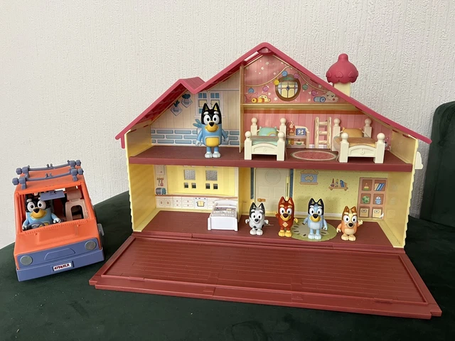 CBEEBIES BLUEY HOUSE Car Plus 6 Figures Toy Bundle £54.99 - PicClick UK