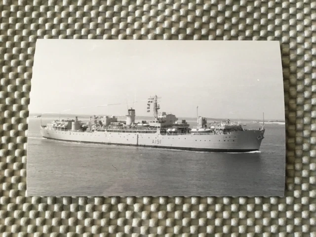 HMS BERRY HEAD - Maintenance Vessel - British Royal Navy - Photograph ...