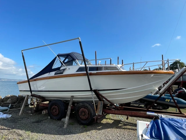 OMEGA 828 POWER boat - Classic shape Fibreglass Hull £34,950.00 ...