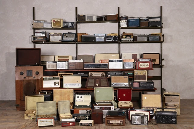 VINTAGE RADIO COLLECTION 200 Vintage Radios For Collector Job Lot £ ...