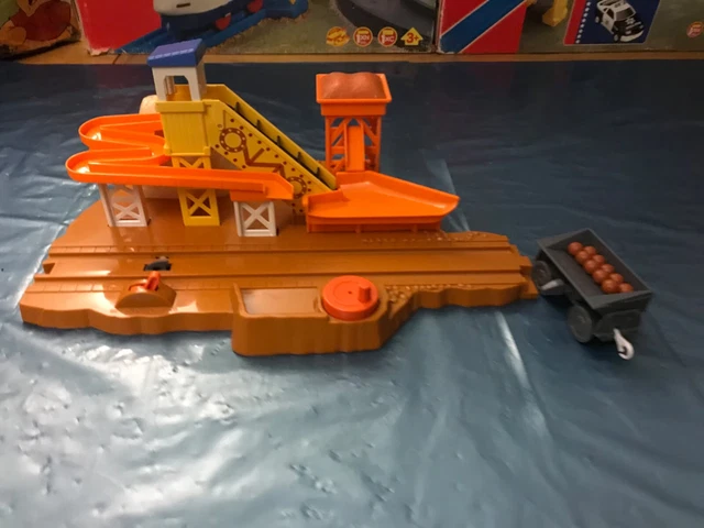 TOMY THOMAS AND Friends Sodor Quarry Loader with all 10 balls but no ...