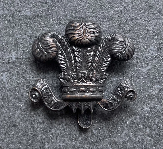 BRUCE BRIGHT COLLECTION - 15th London Regiment Original Cap Badge £25. ...