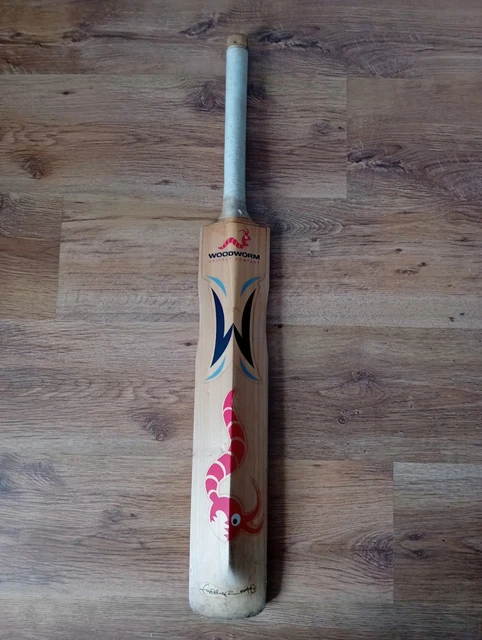 WOODWORM THE WAND Cricket Bat Freddie Flintoff Signature Bat 84cm £69. ...