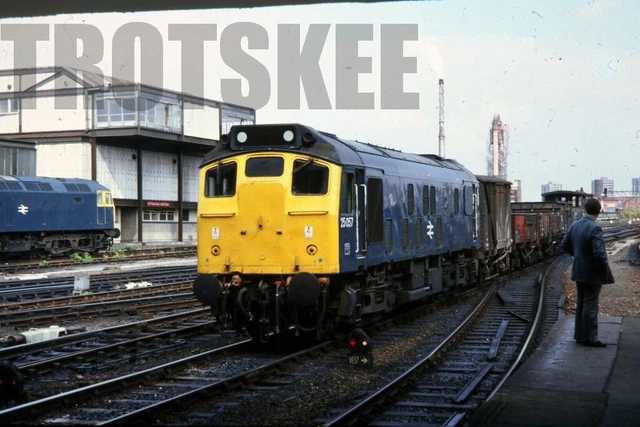 35MM SLIDE BR British Railways Diesel Loco Class 25 25057 1981 Original ...