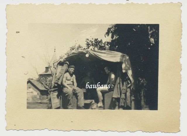 FOTO RUSSLAND-FELDZUG SOLDATEN auf LKW machen Kriegspause (F256) EUR 5 ...