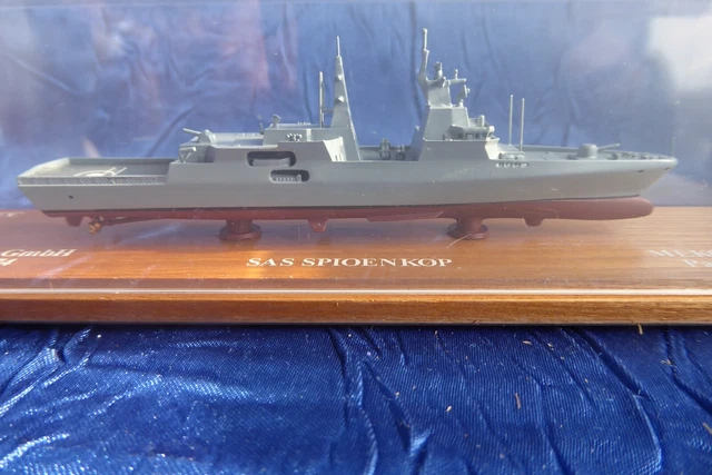 FREGATTE SAS SPIONENKOP F147 von Blohm&Voss in der Vitrine 1:1250 EUR ...