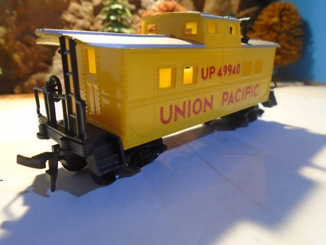 LIFE-LIKE HO SCALE Union Pacific Yellow Caboose No Up 49940 5-237-3-7 ...