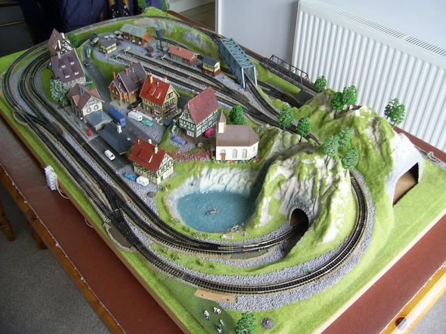 N GAUGE MODEL Railway Layout on Noch 84810 Traunstein Preformed Layout ...