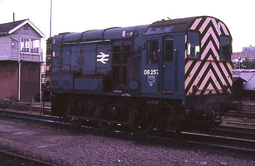 ORIGINAL COLOUR SLIDE of 08257 BR class 08 diesel shunter loco £2.25 ...