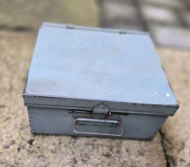 WW2 1943 DATED W.T.French & Son Ltd Metal Gun Sight Box With MoD Arrow ...