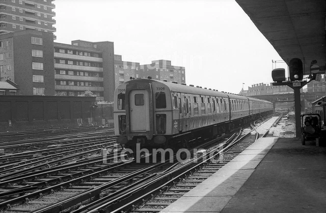 LONDON VICTORIA CLASS 421 EMU 7306 17.7.69 35mm Railway Negative RN426 ...