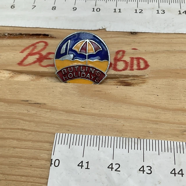 VINTAGE OLD BUTLINS Holiday Camp 'Butlins Holidays' Enamel Brooch Badge ... VINTAGE OLD BUTLINS Holiday Camp 'Butlins Holidays' Enamel Brooch Badge ...
