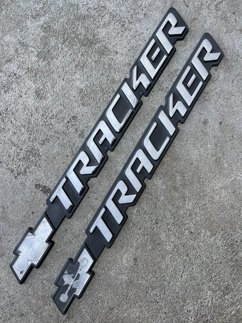 INSIGNE EMBLÈME DE porte Geo Chevy Chevrolet TRACKER 1989/04 PAIRE ...